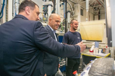 Премиерот Ковачевски Новите инвестиции и работни места се потврда на добрите економски политики