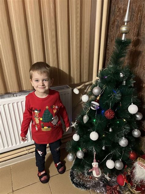 Нови снимки от конкурса Дете под елхата Мама 24