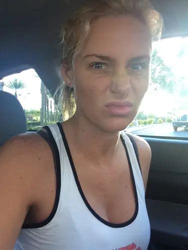 Phoenix Marie Scrolller