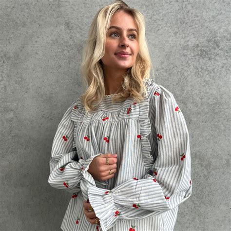 The Cherry One Bluse M Kirsebærbroderi Stories From The Atelier