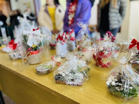 Деца от социалните услуги във Враца участваха в Коледен базар