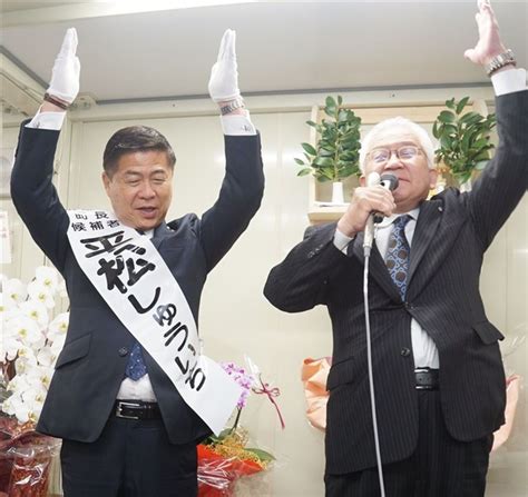 粕屋地区の首長とスクラム 無投票で須恵町長再選の平松氏が抱負西日本新聞me