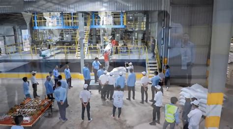 រោងចក្រចំណីសត្វទី២ របស់ឧកញ៉ា ម៉ុង ឬទ្ធី ជាទីផ្សារឱ្យកសិករនាំកសិផលមកលក់បានចំណូលខ្ទង់