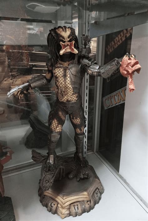 Sideshow Collectibles Predator Exclusive Statue