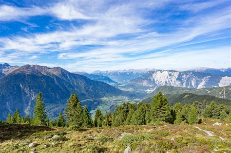 산 봉우리 호수 영원한 얼음 및 나무 풍경입니다 Kaunertaler Gletscher 자연 환경입니다 알프스 카우 넬 탈 롤 오스트리아 유럽에서 하이킹 0명에 대한 스톡