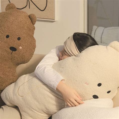 Bookaz 곰돌이 바디필로우 꿀잠 인형 캐릭터 수면 베개 쿠션 집들이 친구 선물 감도 깊은 취향 셀렉트샵 29cm