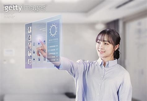 그래픽이미지 합성 4차산업혁명 산업혁명 화상통화 영상 5g 액정화면 영상화면 터치스크린 장비 여성 교육 주제 여학생 이미지