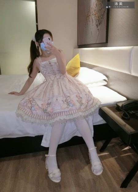 洛美 白丝少女洛丽塔 30p2v709m 撸先生