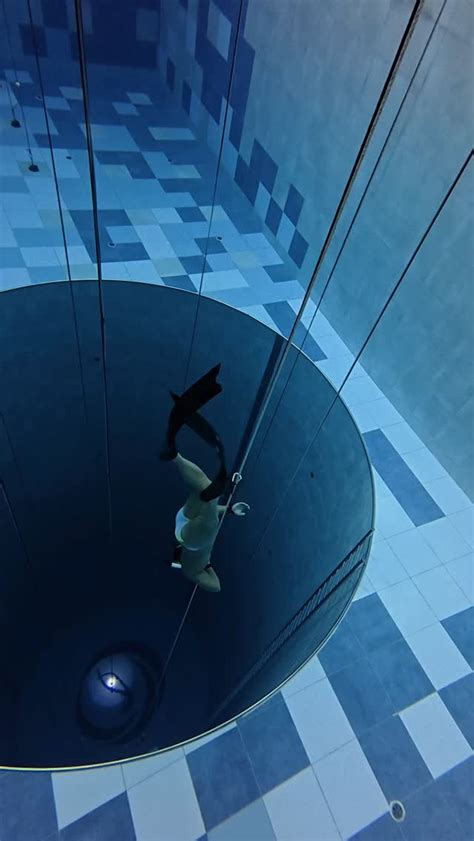 배영 스케이팅 교정 전 후 ★수영레슨 수강생 모집★ 여러분의 시간은 소중합니다 뛰어난 선생님이 올바른 자세를 빠르게 알려드립니다 저는 수많은 수영 선생님을 지도한