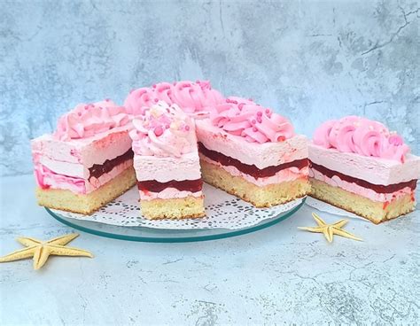 В наличии пирожные Кокосовый бисквит малиновая начинка и яблочно кокосовый зефирный крем