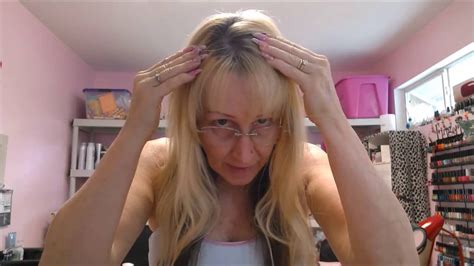 How I Bleach My Hair At Home Part 1 Of 3 Youtube