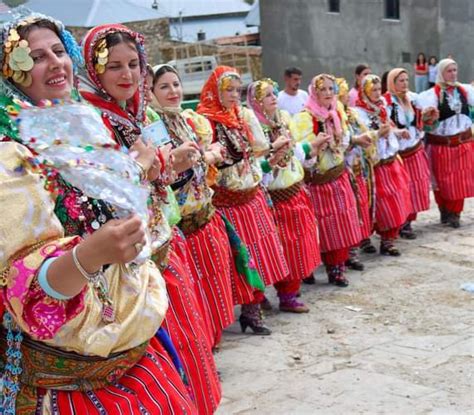 Македонците во Албанија се бунат за притисоците на Бугарија врз малцинството European Newsroom