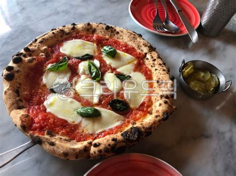 피자 Pizza 화덕피자 이태리음식 이탈리아음식 사진이미지일러스트캘리그라피 Eyesonu작가