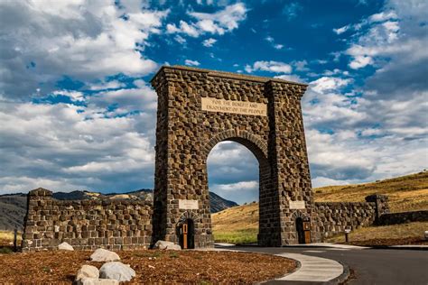 24 Must See Attractions In Yellowstone National Park Your Ultimate