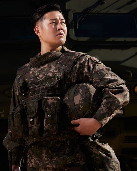 Photo 2022 국군화보 프로젝트 ‘강한국군 │ 육군 현무 운용 부사관 박현진 중사