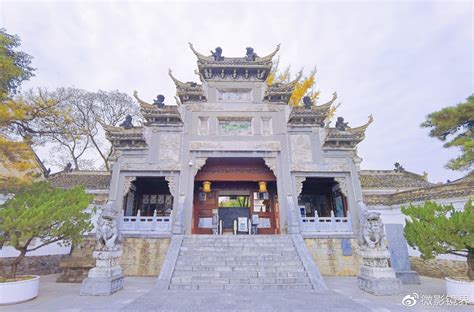 湖北襄阳蓝天白云米公祠