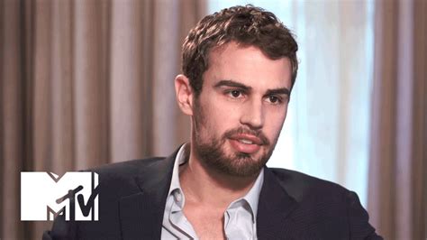 Theo James Talks About Sex Scenes W Shailene Woodley In ‘insurgent Mtv News Youtube