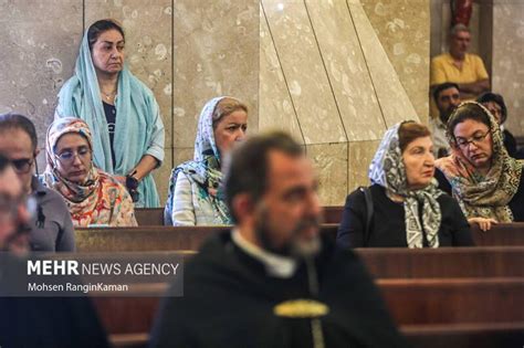 ارامنه تهران برای ایران و نیروهای مسلح دعا کردند عکس