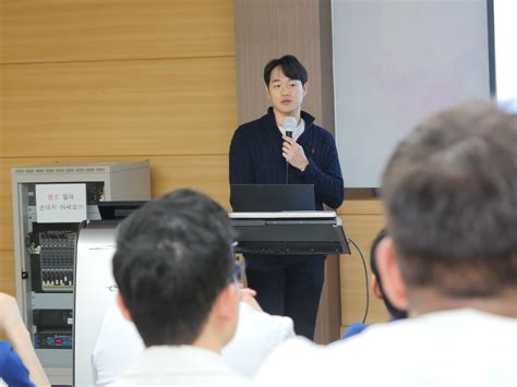 231121 이번 대학원 수업은 김형석 선배님29기께서 슬기로운 개원생활”라는 주제로 발표해주셨습니다 김형석 선배님께서는 재미나고 유익하게 강의를 해주신 덕분에