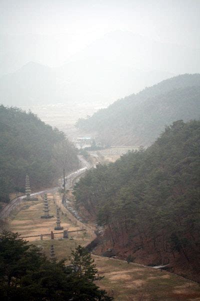 공사바위에서 바라본 운주사 입구 오마이포토