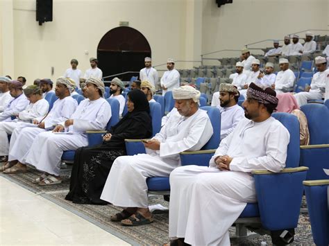 انطلاق ملتقى التوجيه الوظيفي بجامعة التقنية والعلوم التطبيقية بصحار