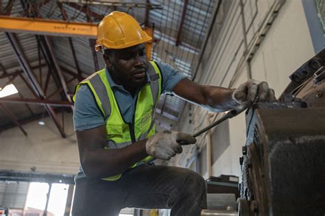 엔지니어 기차 열차의 디젤 엔진 열차 창고의 철도 트랙을 검사하십시오 강철에 대한 스톡 사진 및 기타 이미지 강철 건설
