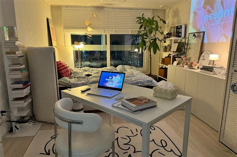 통창을 중심으로 좁아 보이지 않게 원룸 공간 배치하기 라이프스타일 슈퍼앱 오늘의집