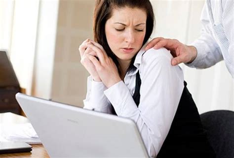 Contoh Masalah Gangguan Seksual Di Tempat Kerja