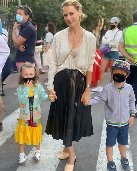 Больше не скрывает Ольга Фреймут показала милые фото с детьми Krashche Media