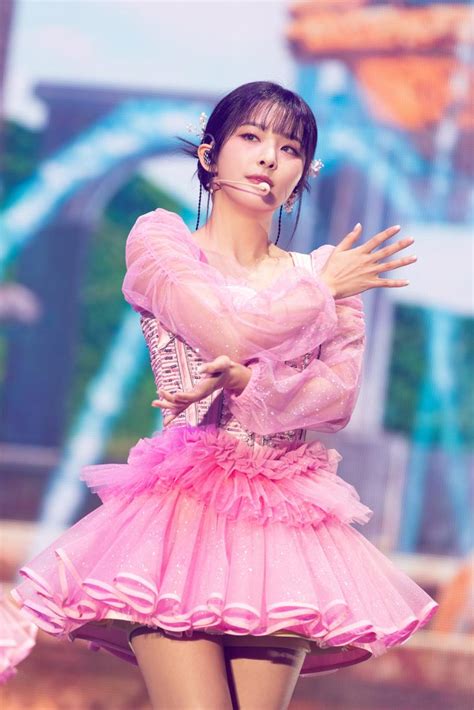 ‘꽃가루를 날리고 폭죽을 더 크게 터트린 레드벨벳과 러비만의 ‘festival…‘레드벨벳 네 번째 단독 콘서트 R To V 최규석 기자 톱스타뉴스