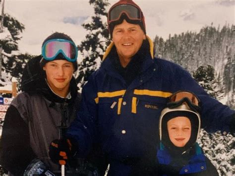 John Farnhams Sons Share Update On Singers Health Au