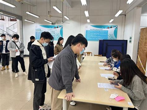奉献爱心 传递温暖——我院举行大学生义务献血活动 欢迎您！上海民航职业技术学院