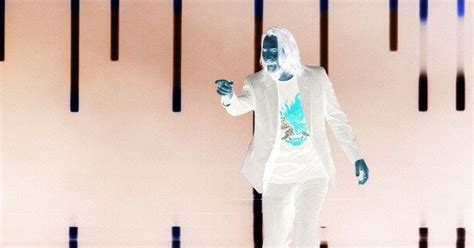 Создать мем костюм на хэллоуин герой фильма в белом комбинезоне костюм маски Картинки