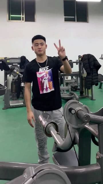 直男体育生的沦陷txt
