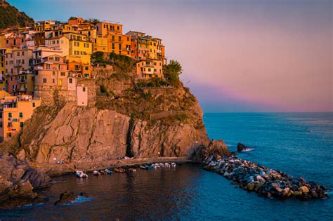 마나롤라 빌리지 친퀘 테레 코스트 이탈리아 마나롤라는 이탈리아 북부 라스페치아의 아름다운 작은 다채로운 마을 주이며 5개의 친퀘 테레 국립공원 중 하나입니다 0명에 대한