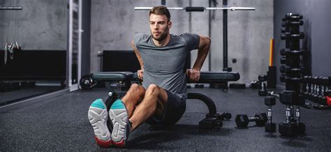 Упражнения на плечи с гантелями и штангой как накачать плечи в