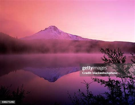トリリアム湖 ストックフォトと画像 Getty Images