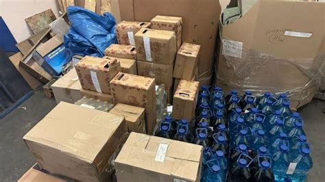 У Дніпрі викрили банду виробників контрафактного алкоголю та цигарок ФОТО