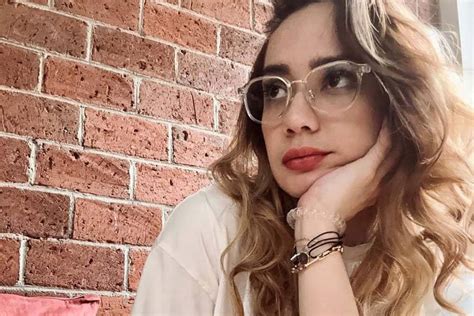 Putri Anne Keciduk Cium Pria Bule Status Hubungan Dengan Arya Saloka