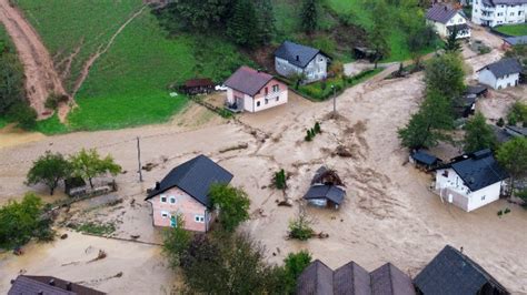 Най малко 14 жертви на наводнения и свлачища в Босна и Херцеговина Front Bg