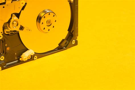 다채로운 하드 디스크입니다 하드 디스크 드라이브를 엽니다 데이터 저장의 개념입니다 데이터 배열입니다 컴퓨터에서 하드 드라이브입니다 복사 공간 거울에 대한 스톡 사진 및 기타