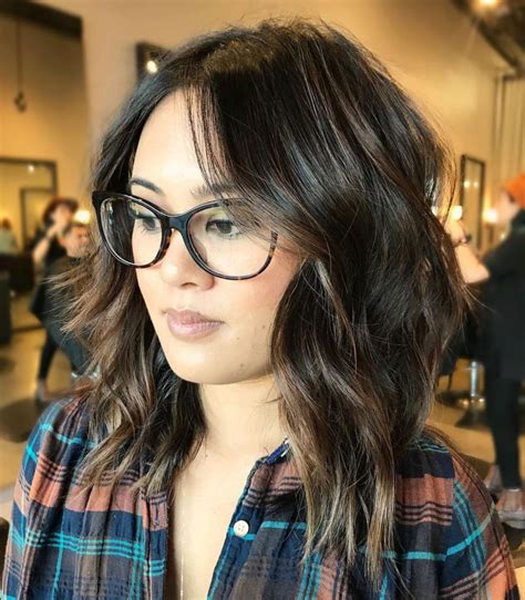 10 Perfect Short Hairstyles For Round Faces With Glasses