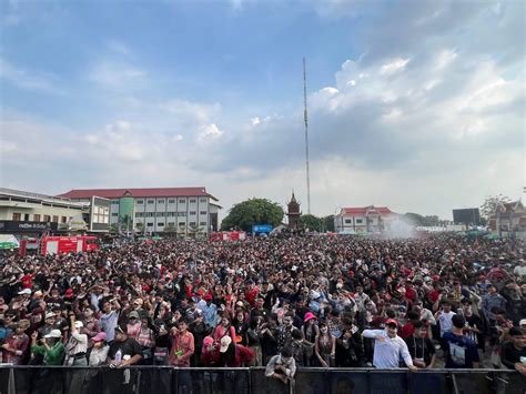 ភ្ញៀវទេសចរ និងប្រជាពលរដ្ឋជាង១១ម៉ឺននាក់មកលេងកម្សាន្ត សង្ក្រាន្តស្វាយរៀងក្នុងថ្ងៃទី១ សារព័ត៌មាន