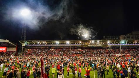 Nottingham Forest Charged By Fa Over Fans Play Off Semi Final Pitch