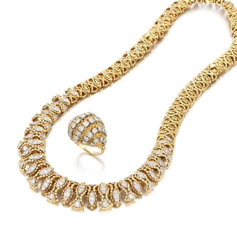 Van Cleef And Arels Diamond Necklace And Ring Anello E Collana In