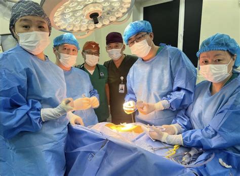 Монголд анх удаа уналт таталттай өвчтөнд тэнэгч мэдрэлийг өдөөх мэс засал хийжээ Humanz