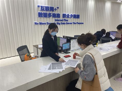 全面推行“一门办理、一窗受理、一站服务”让群众更满意