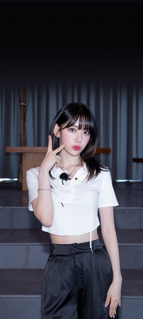 Sakura Wallpaper Pose Gambar Gaya Busana