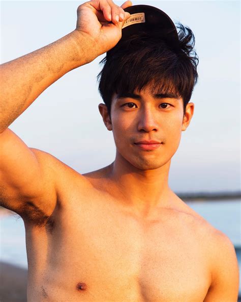 이슈 유머 요즘 아시아 게이들한테 인기 많은 모델