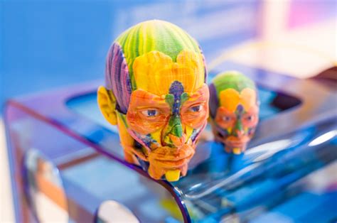 컬러풀한 두개골 첨가제 기술 및 미래 지향적 인 개념의 형태로 3d 프린터에 인쇄 된 모델 0명에 대한 스톡 사진 및 기타 이미지 Istock